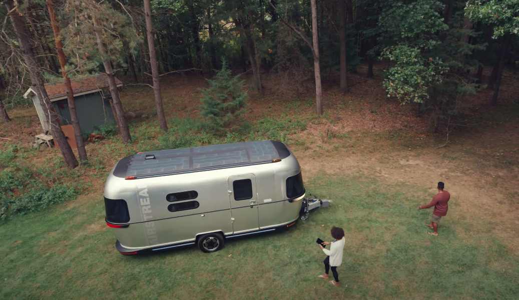 Airstream unveiled self-propelled eStream Concept trailer - Universe ...